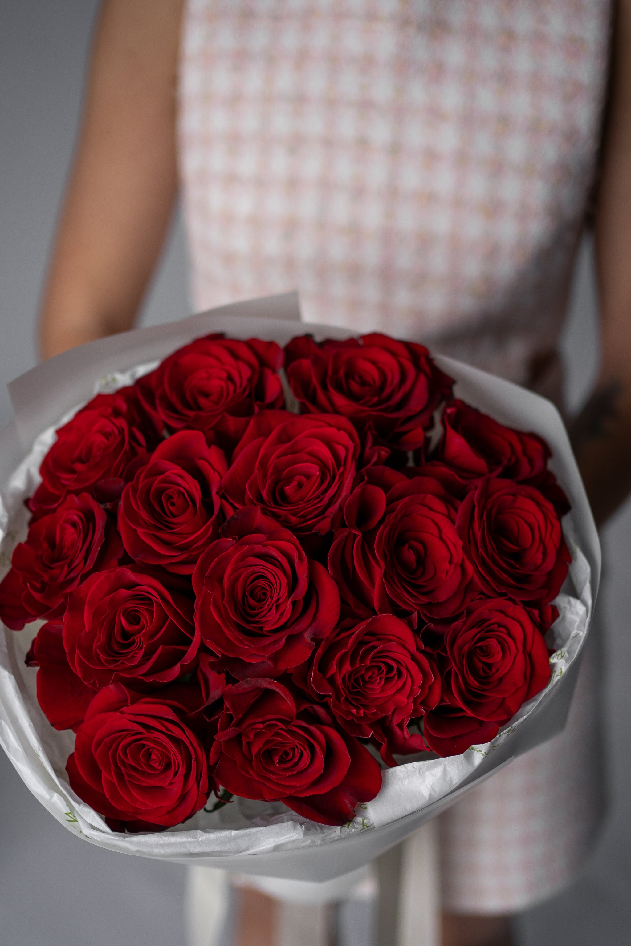 Bouquet No. 005 Scarlet Rose - by floral design Aya Flowers